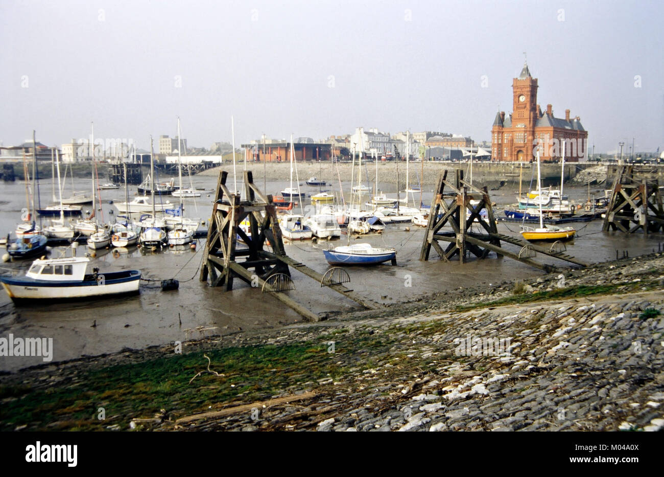 Cardiff Bay low tide mudflats before the barrage 1995 Stock Photo - Alamy