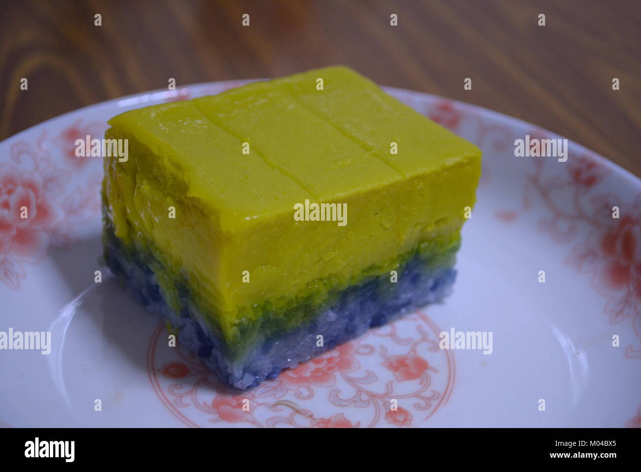 Nonya peranakan kueh cake Stock Photo - Alamy