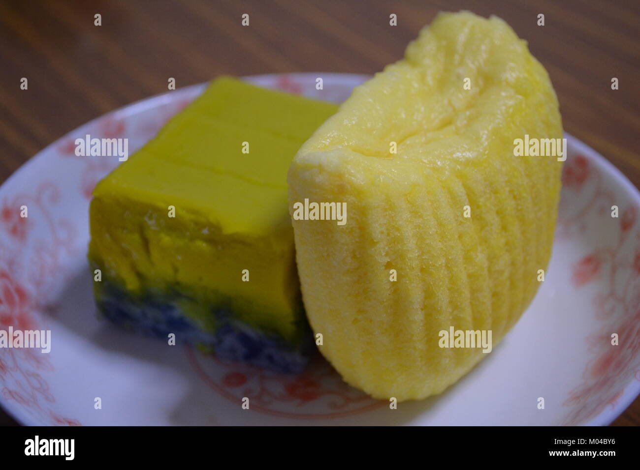 Nonya peranakan kueh cake Stock Photo - Alamy