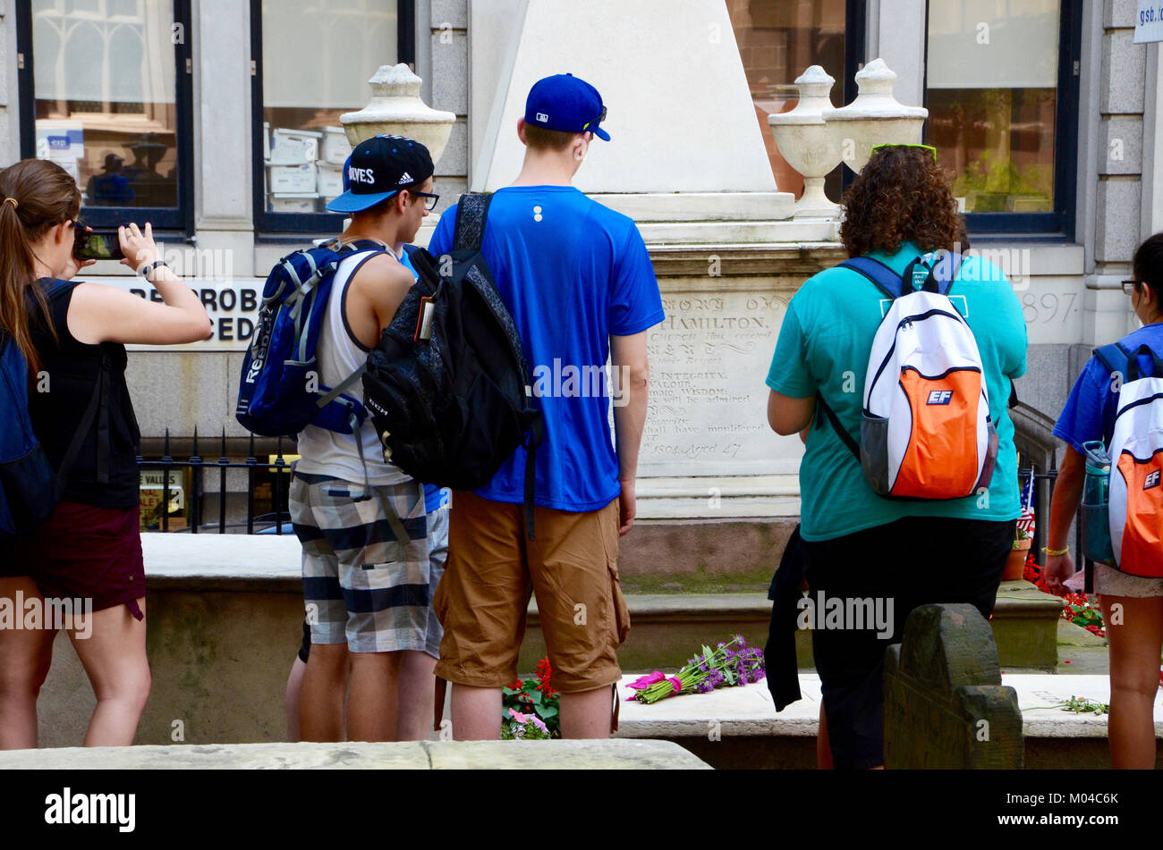alexander hamilton's grave trinity church manhattan new york now on the ...