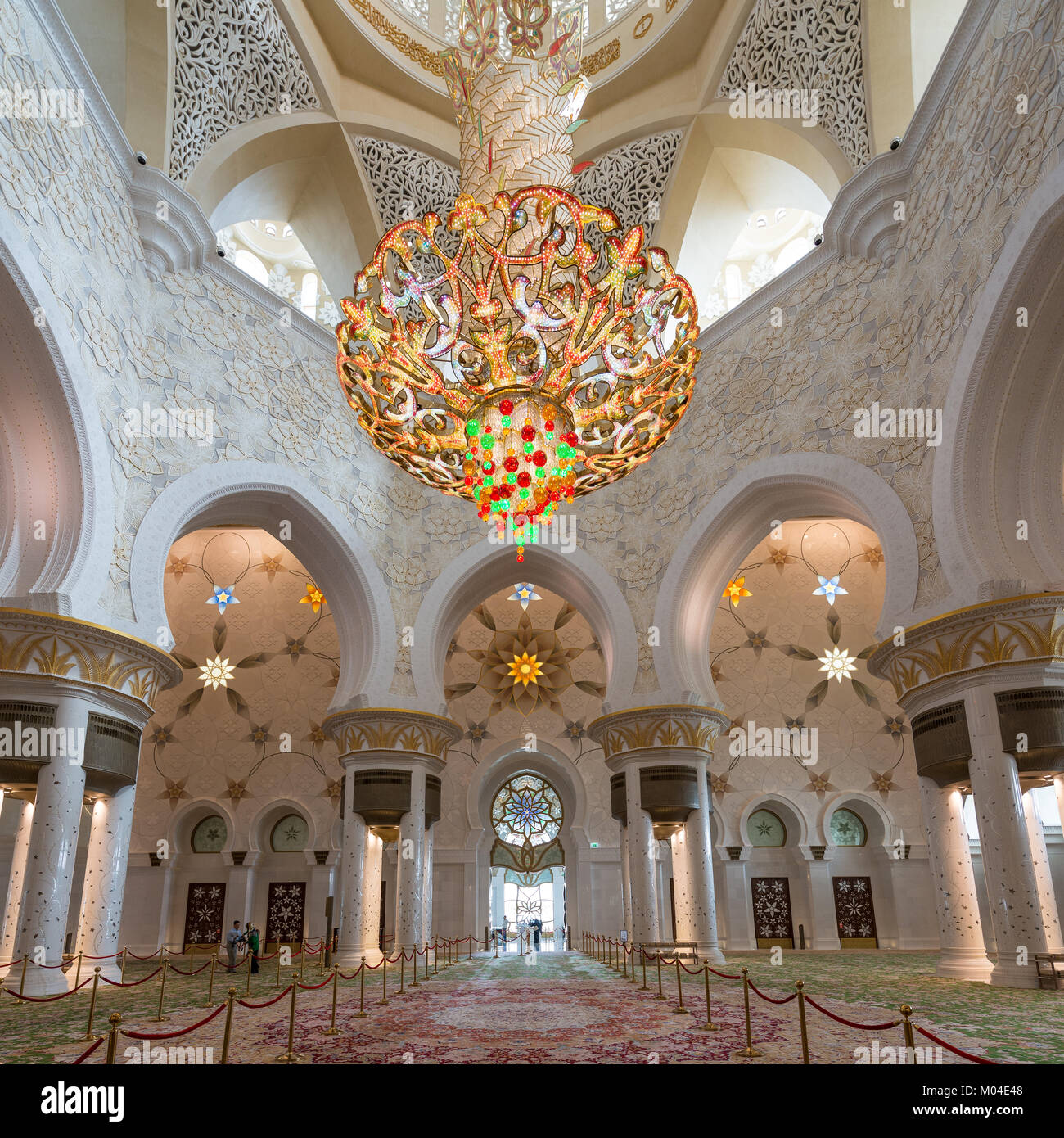 The architecture of the interior of the Sheikh Zayed Grand Mosque in ...