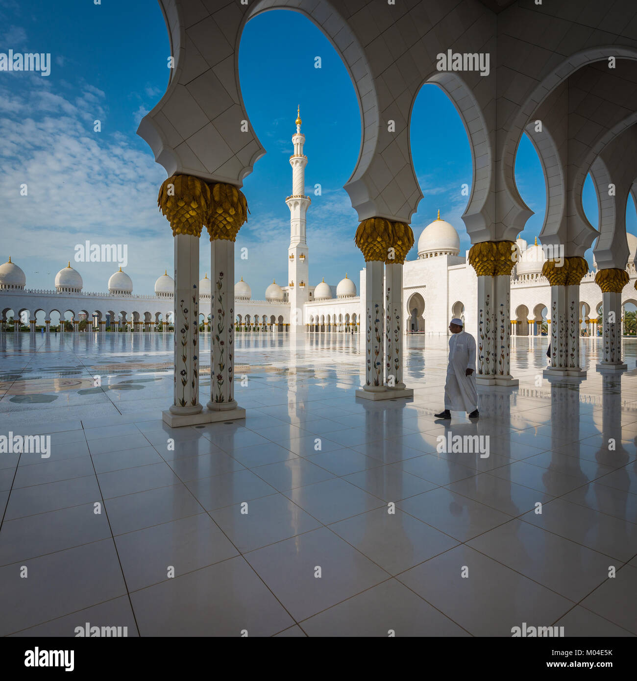 The architecture of the Sheikh Zayed Grand Mosque in Abu Dhabi, UAE ...