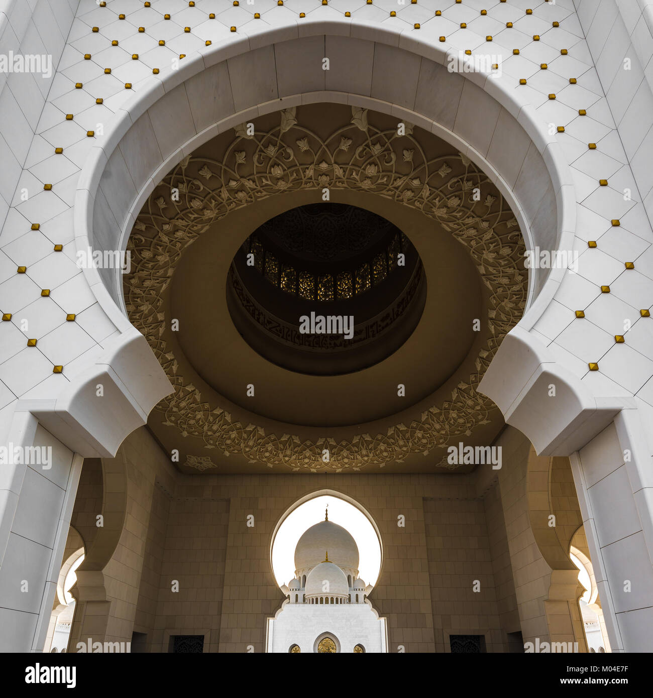 The architecture of the Sheikh Zayed Grand Mosque in Abu Dhabi, UAE ...