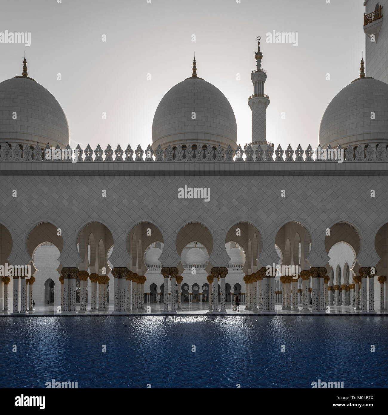 The architecture of the Sheikh Zayed Grand Mosque in Abu Dhabi, UAE ...