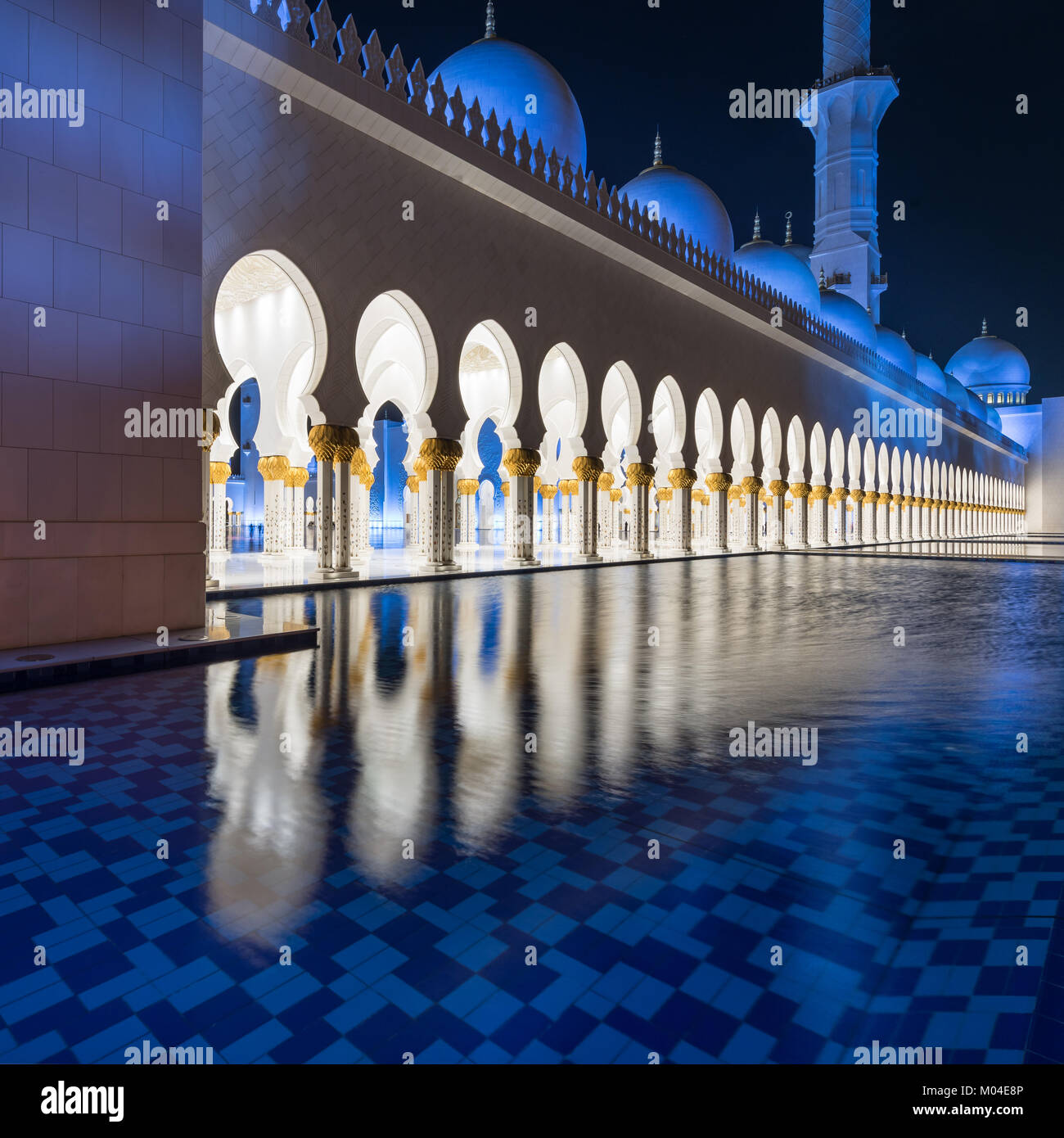 The architecture of the Sheikh Zayed Grand Mosque in Abu Dhabi, UAE ...