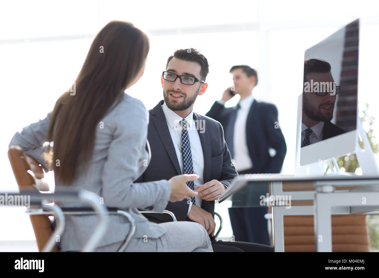 Man explaining to interviewer hi-res stock photography and images - Alamy
