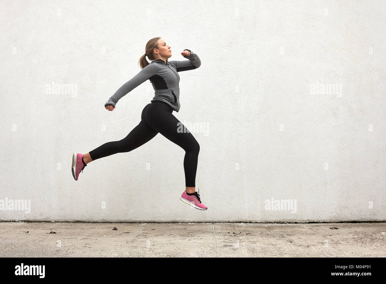 Woman fitness clothes jumping hi-res stock photography and images - Alamy