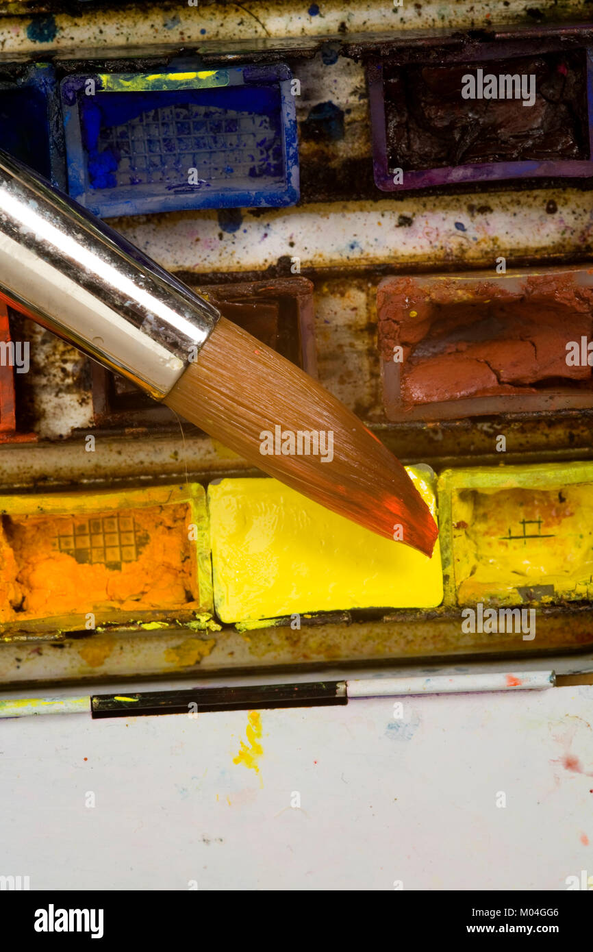 Watercolour paint pans hi-res stock photography and images - Alamy