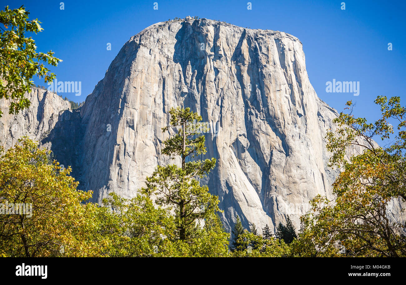 Granite cliffs of el capitan hi-res stock photography and images - Alamy