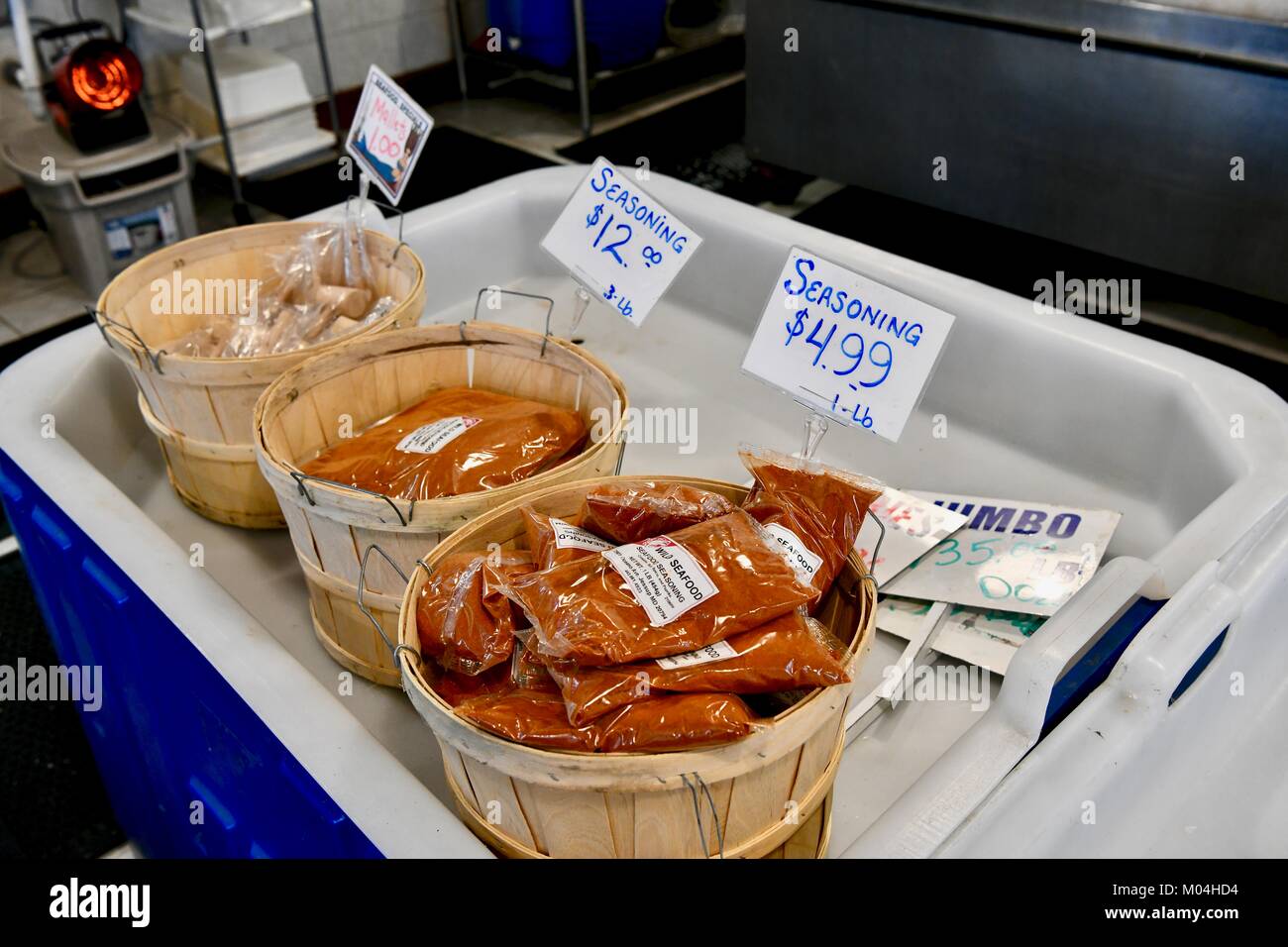 Seafood stand hi-res stock photography and images - Alamy