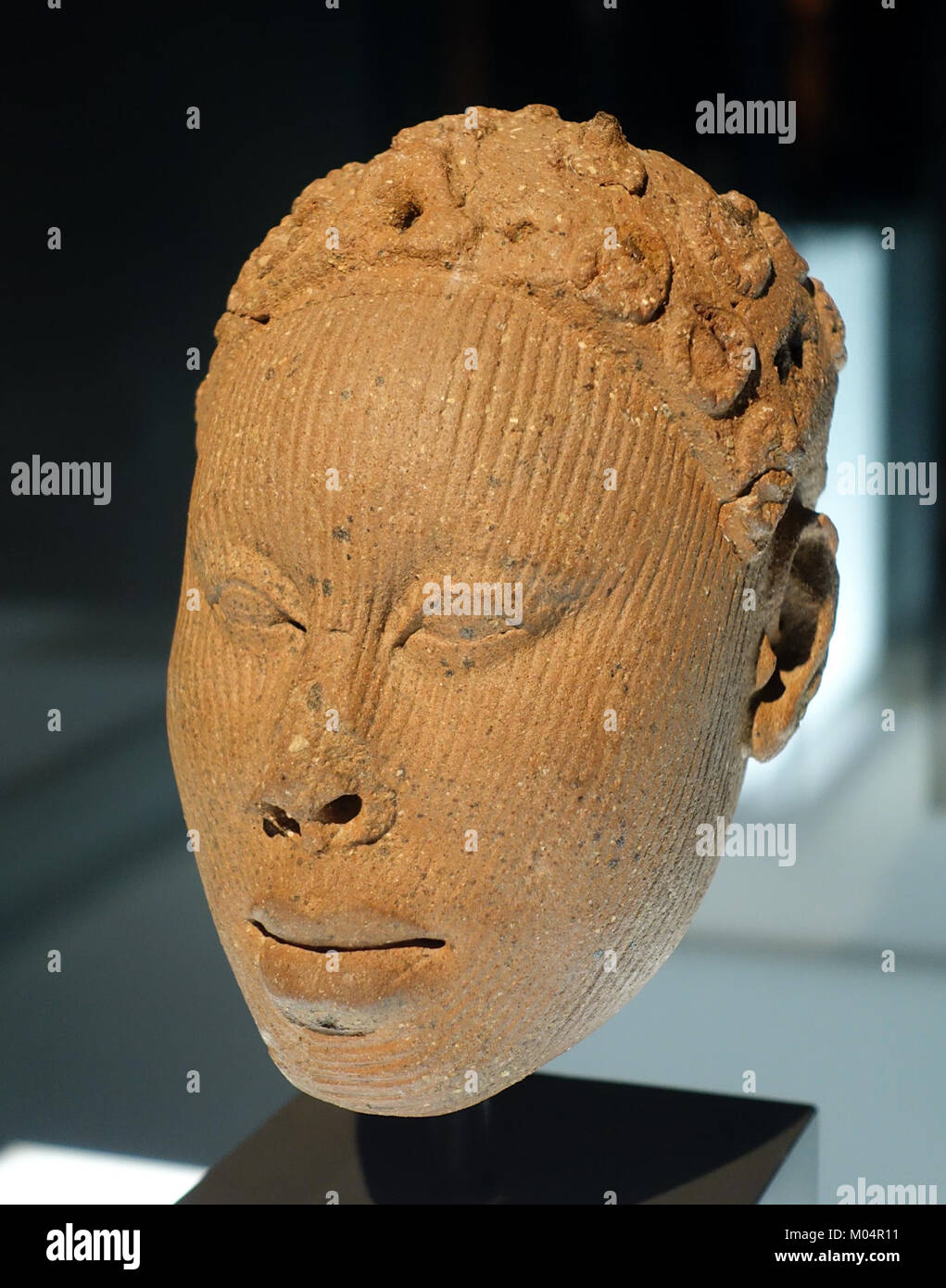 African terracotta sculpture hi-res stock photography and images - Alamy