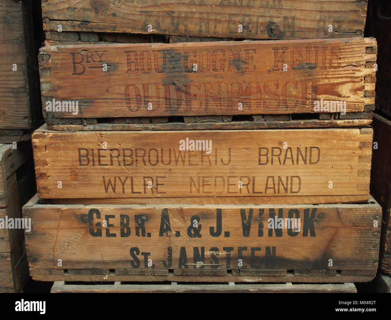 Crates of beer hi-res stock photography and images - Alamy