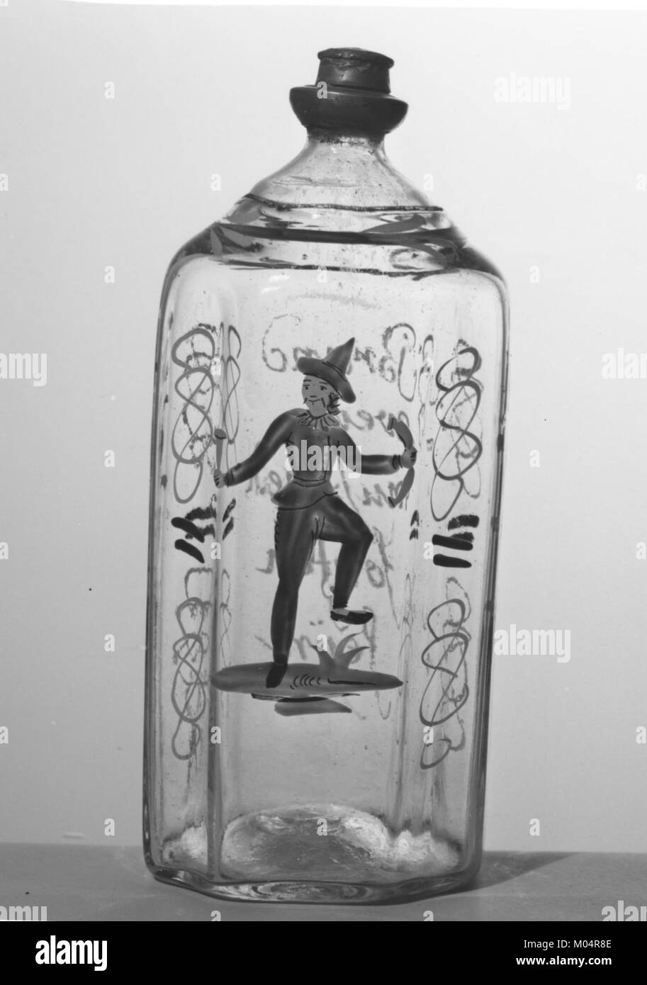 This bottle, held in the collection of the Metropolitan Museum of Art ...
