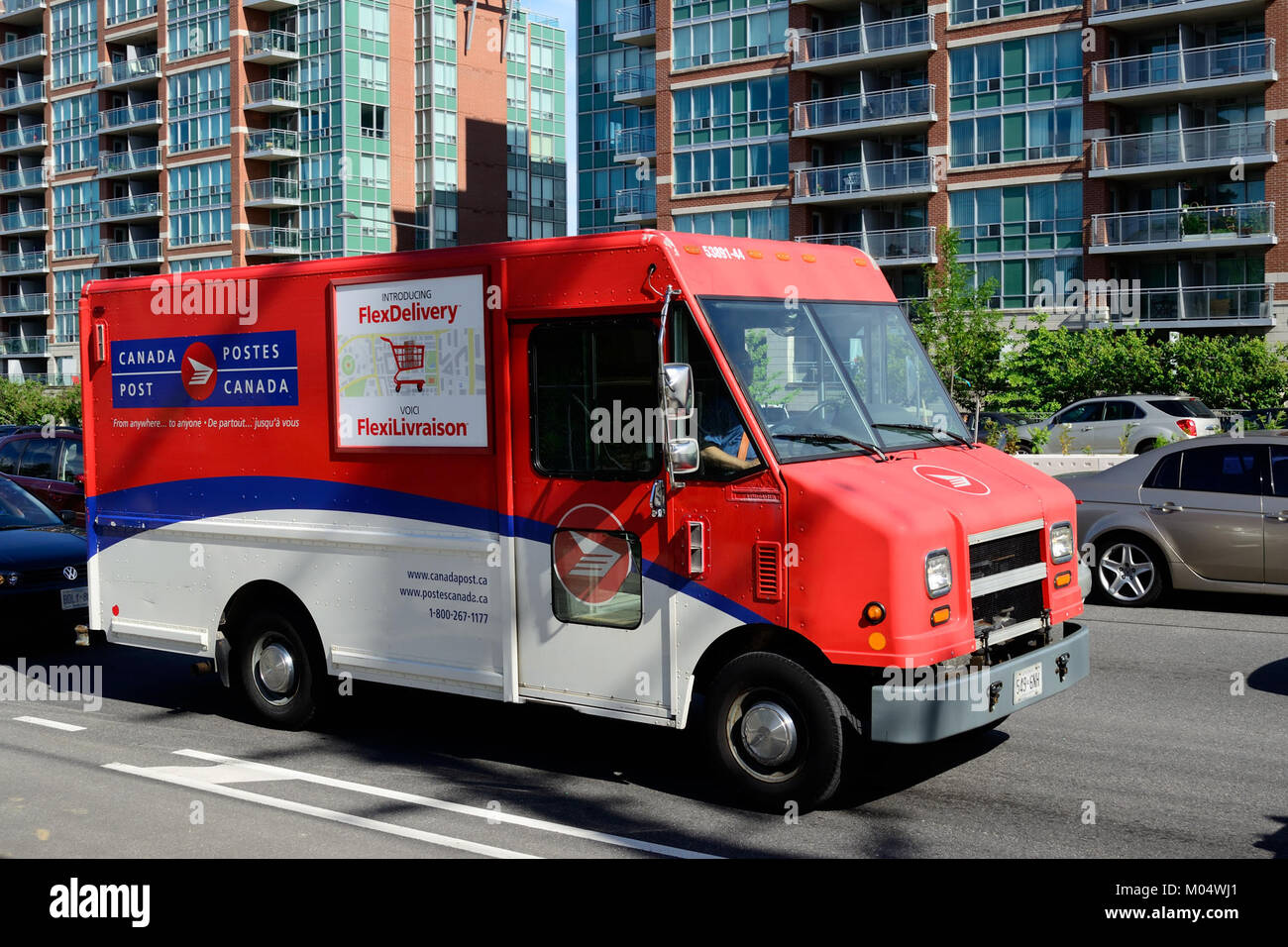 Canada post delivery truck hi-res stock photography and images - Alamy