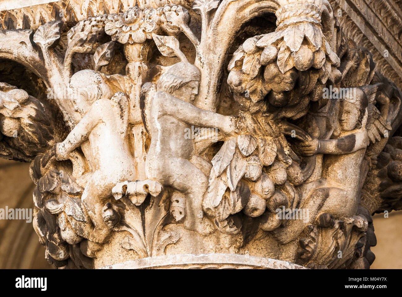 Capital column ancient hi-res stock photography and images - Alamy