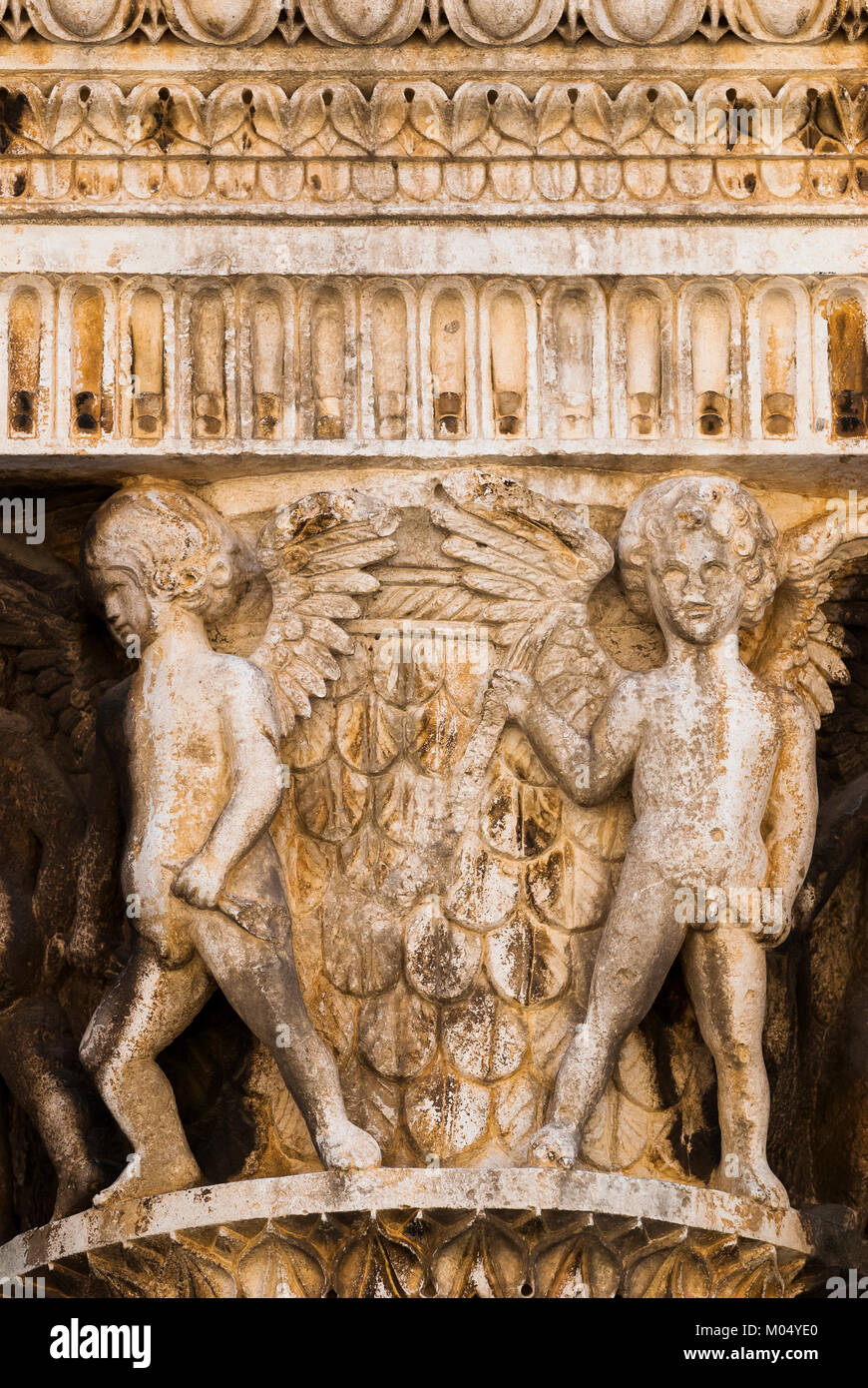 Capital column ancient hi-res stock photography and images - Alamy