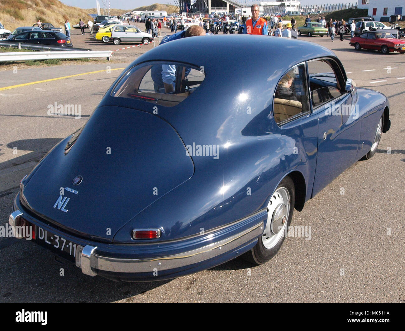 The Bristol 403 is a British luxury car from the 1940s. This vehicle ...