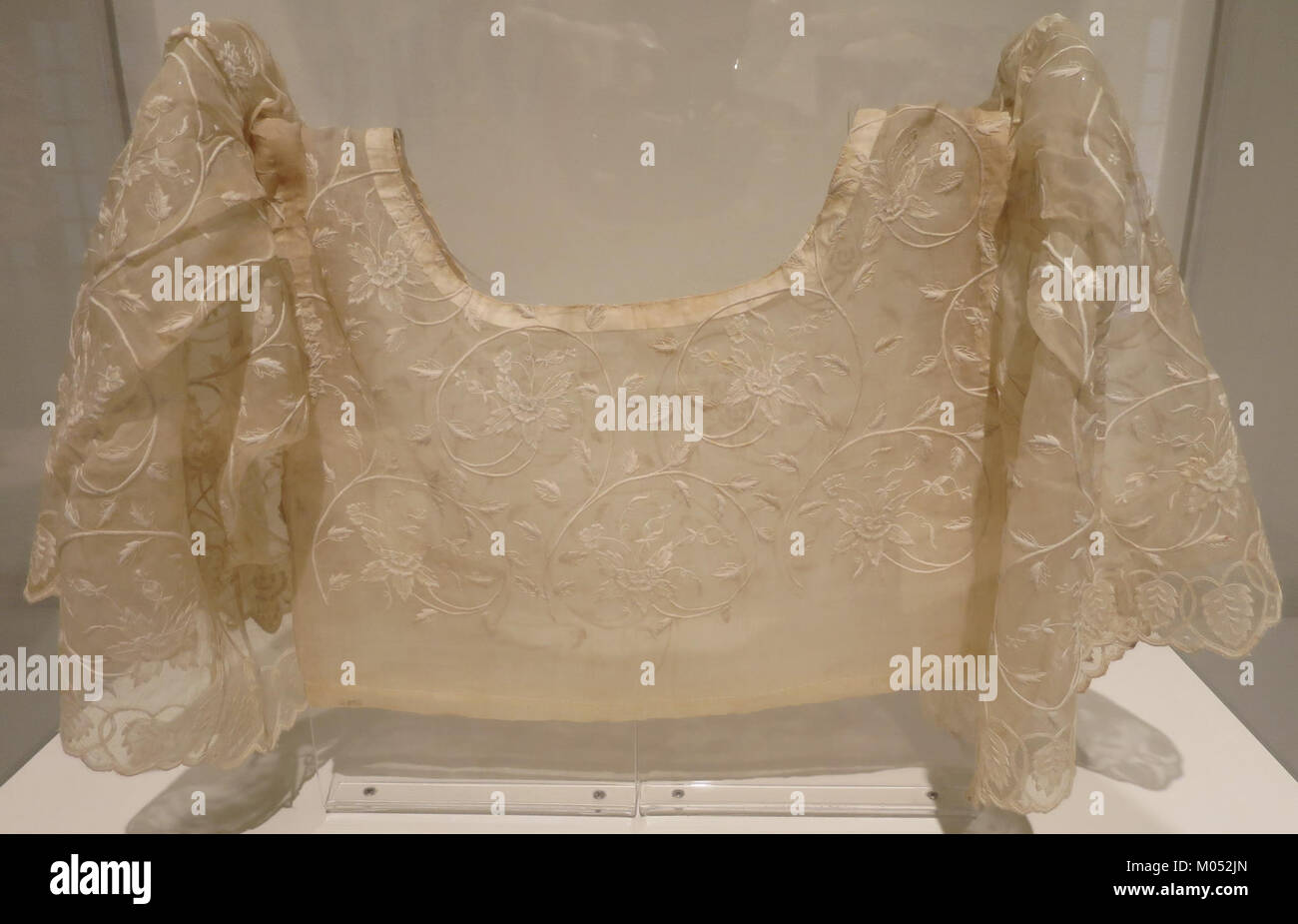 This 1890 Luzon blouse, part of the Honolulu Museum of Art collection ...