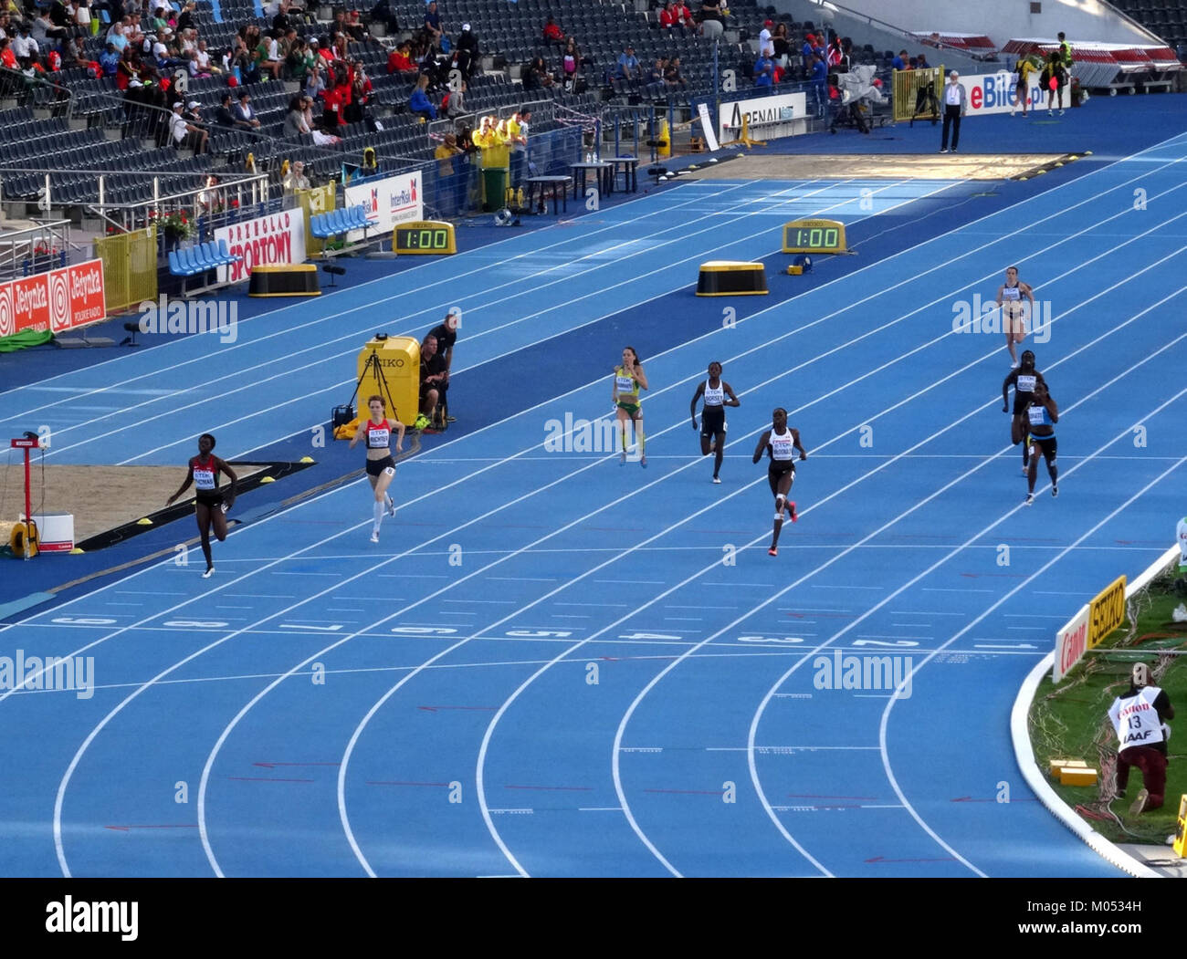 400m women hi-res stock photography and images - Alamy