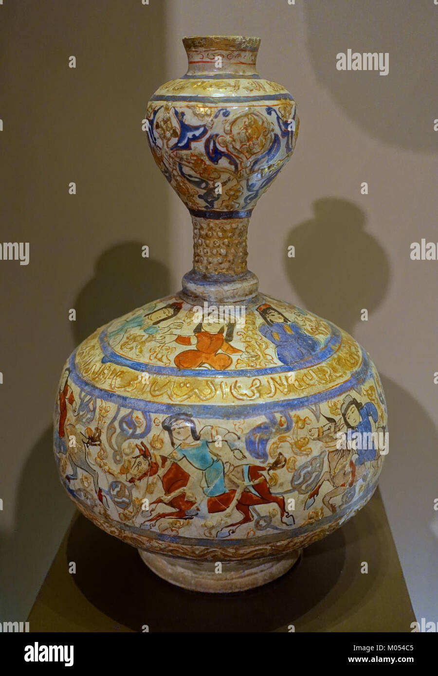 Persian ceramics hi-res stock photography and images - Alamy