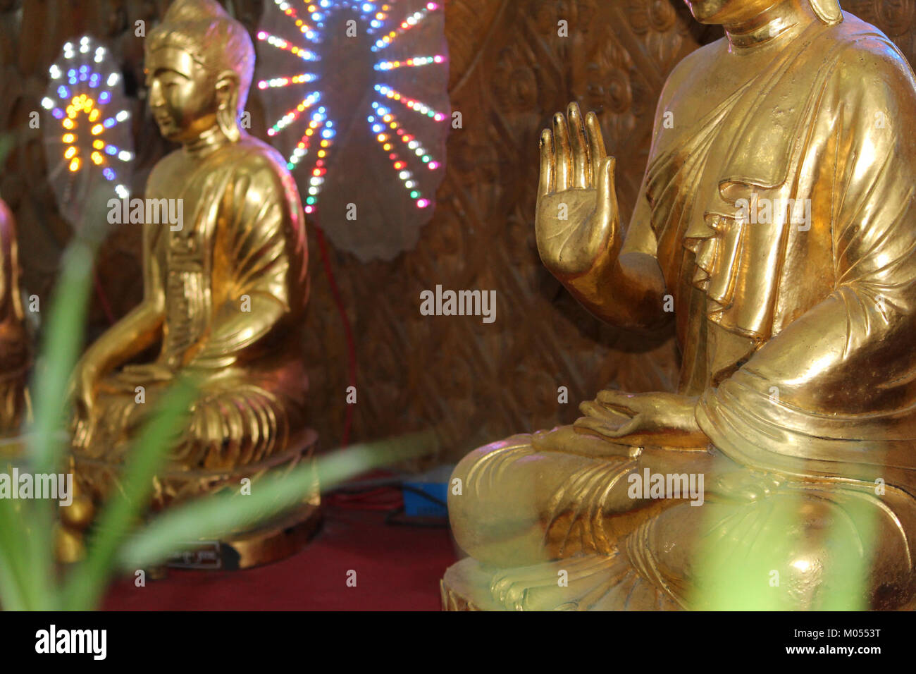 The Chaukhtatgyi Buddha Temple in Yangon, Myanmar, is famous for ...