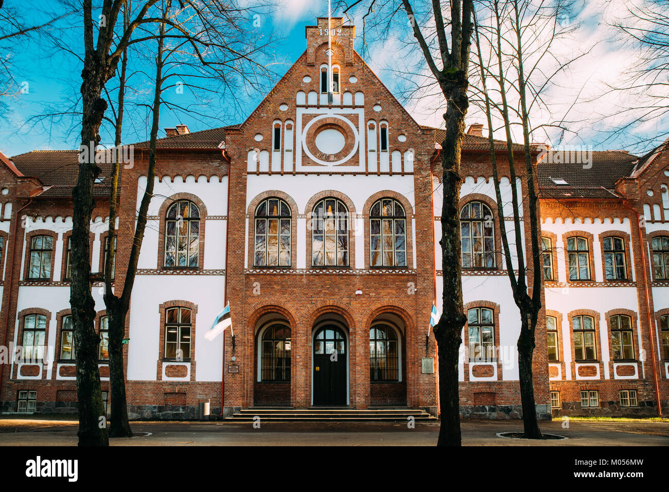 Old elementary school building hi-res stock photography and images - Alamy