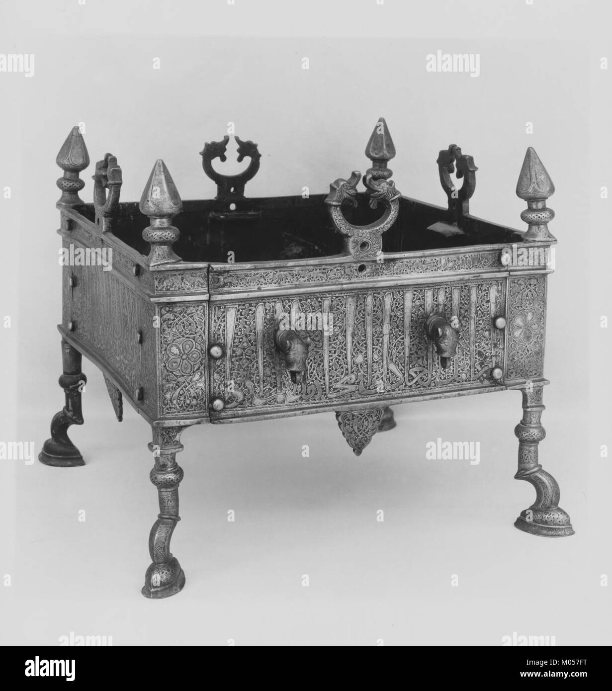 The brazier of Sultan al-Malik al-Muzaffar Shams al-Din Yusuf ibn 'Umar ...