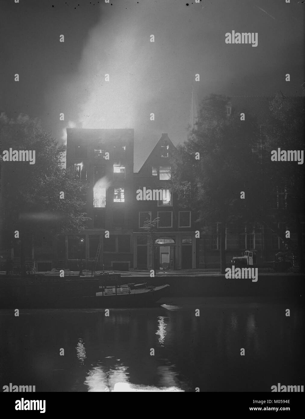 This image showcases the Oude Schans Dropfabriek and warehouses, a ...