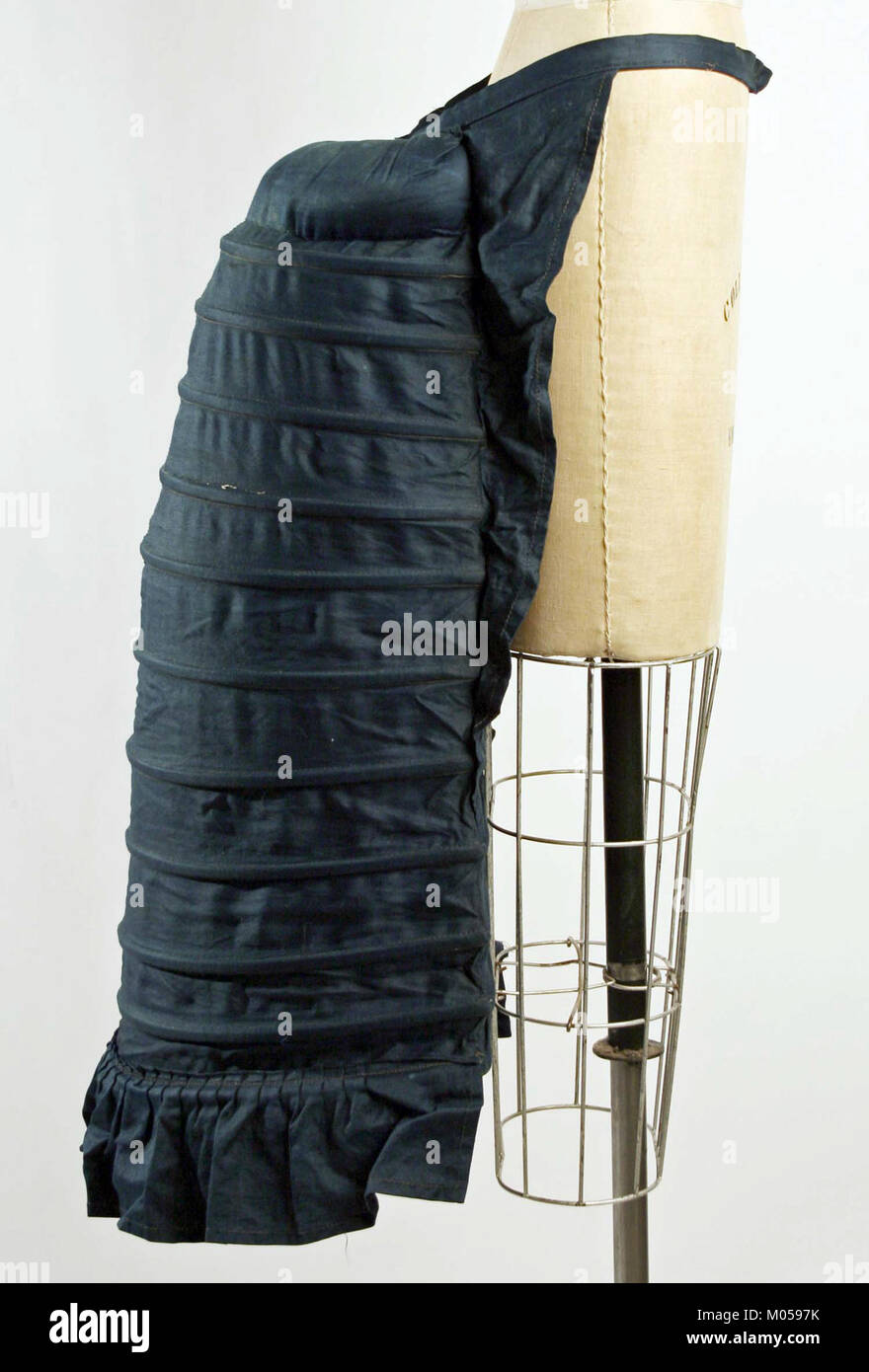 Bustle detail hi-res stock photography and images - Alamy
