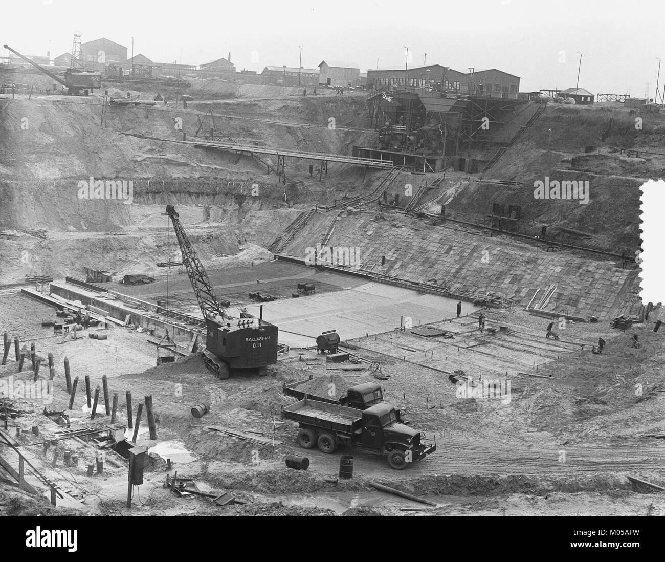 The image titled 'Bouwput Velsertunnel waar ingang komt' shows the ...