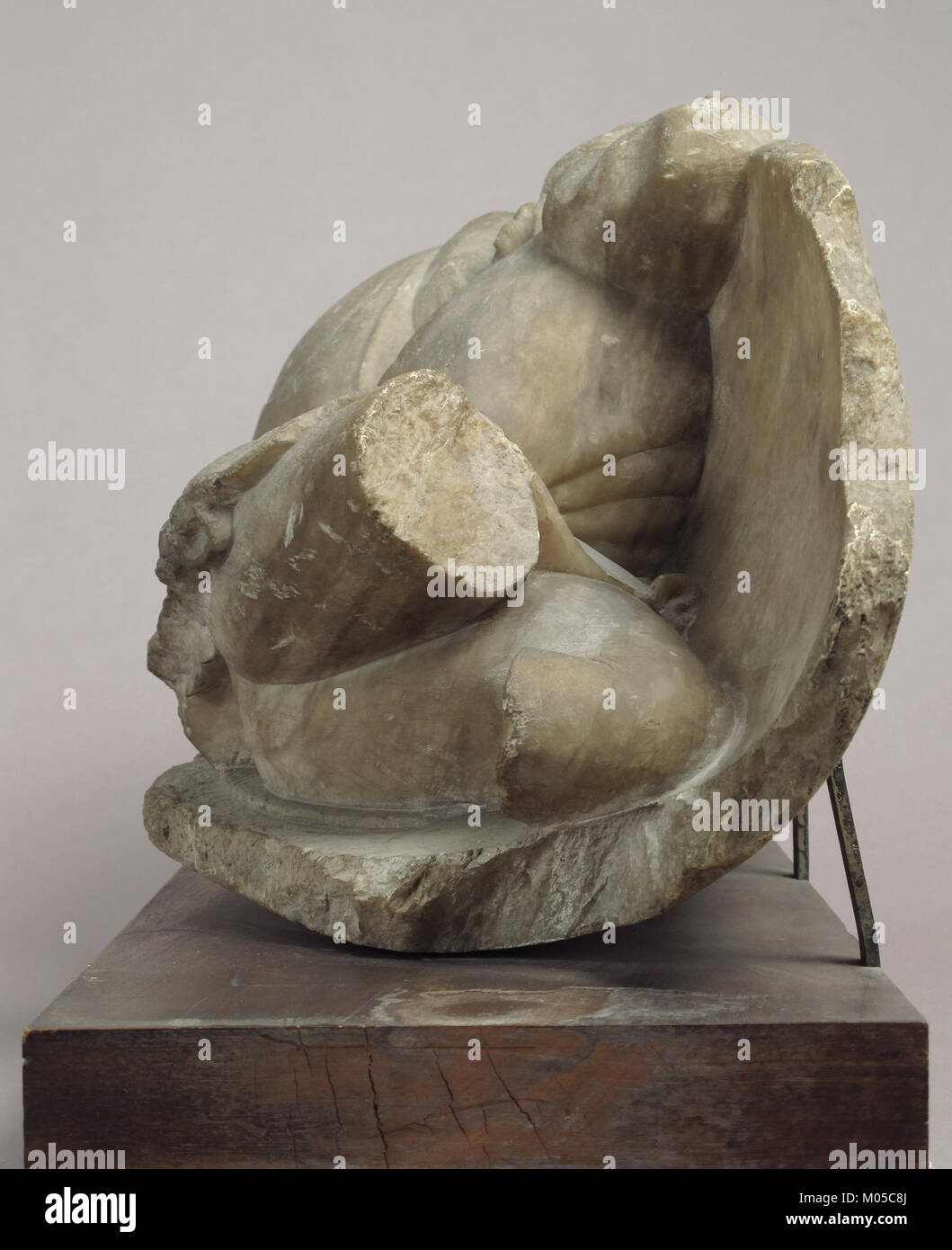 Ancient roman helmet hi-res stock photography and images - Alamy