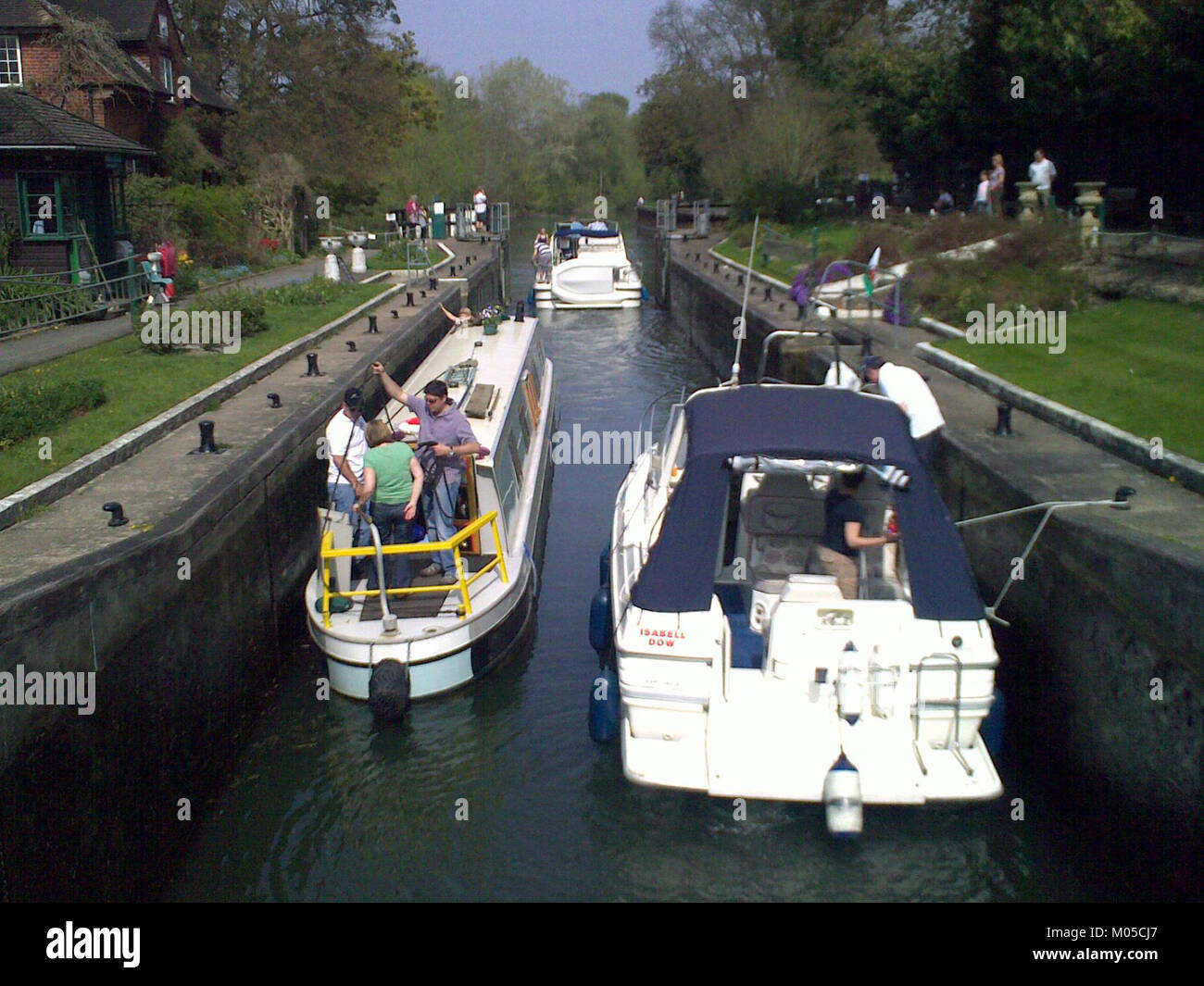A view of canal boats in Sonning Lock, England, illustrating the scenic ...