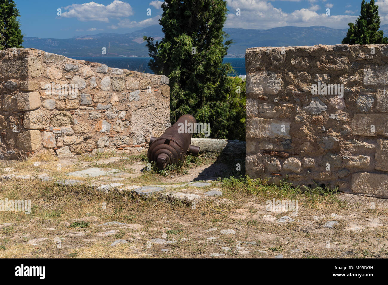 Cannon at Karababa castle Chalkida Greece Stock Photo - Alamy