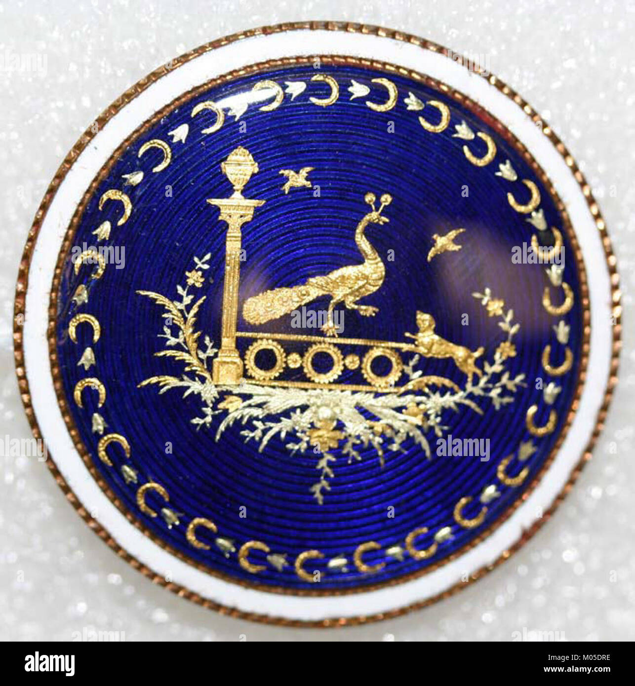 The Button MET 50.231.201 is an object in the collection of the ...