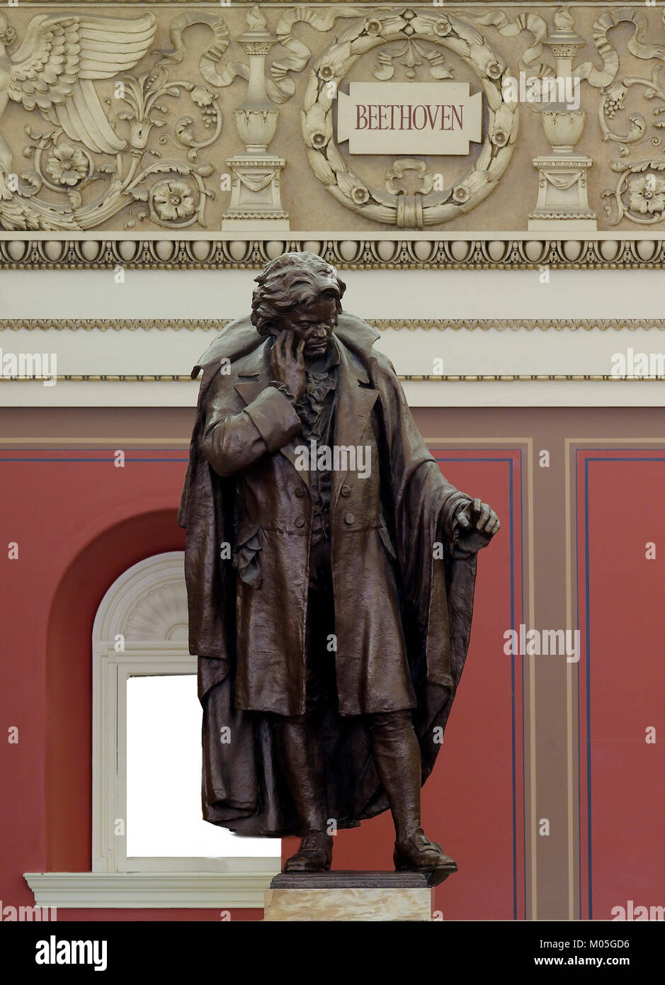Bronze Sculpture of Ludwig Van Beethoven Stock Photo - Alamy