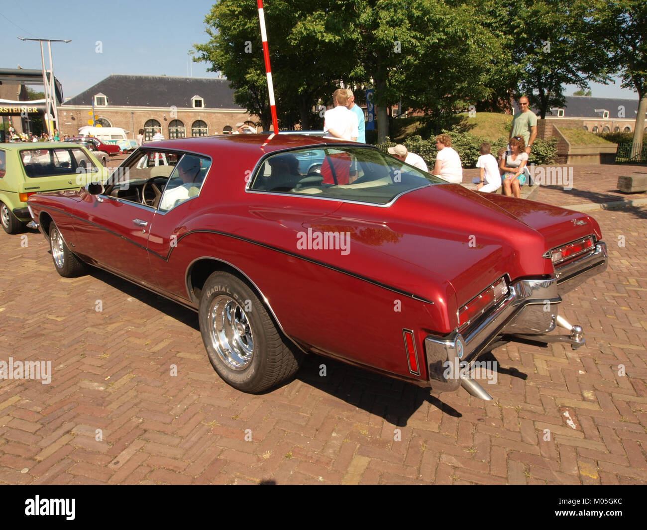 The 1971 Buick Riviera, bearing the Dutch license registration AE-78-55 ...