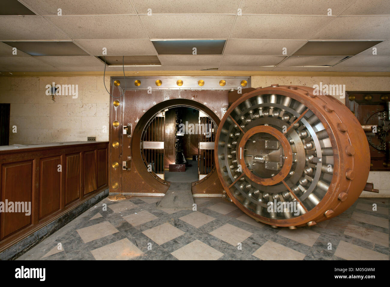 Banking vault hi-res stock photography and images - Alamy
