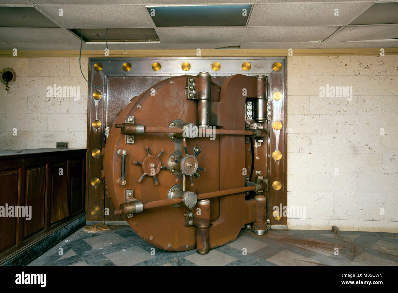 Banking vault hi-res stock photography and images - Alamy
