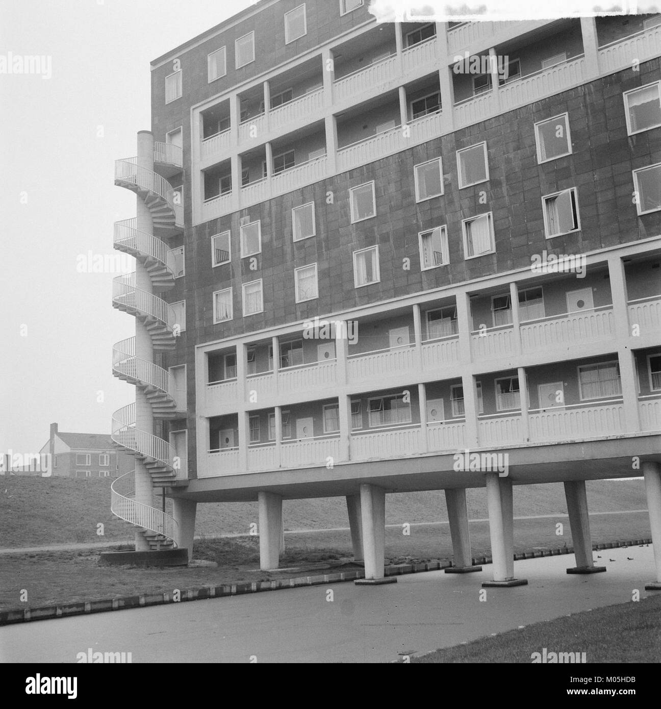 This image, titled 'Bouw huizen etc. in Amsterdam Nieuw West,' depicts ...
