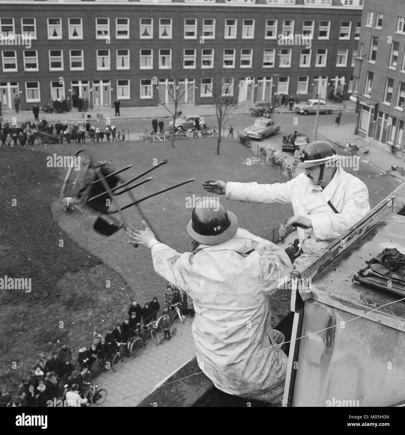 A historical photograph depicting a fire in Haringpakkerstraat ...