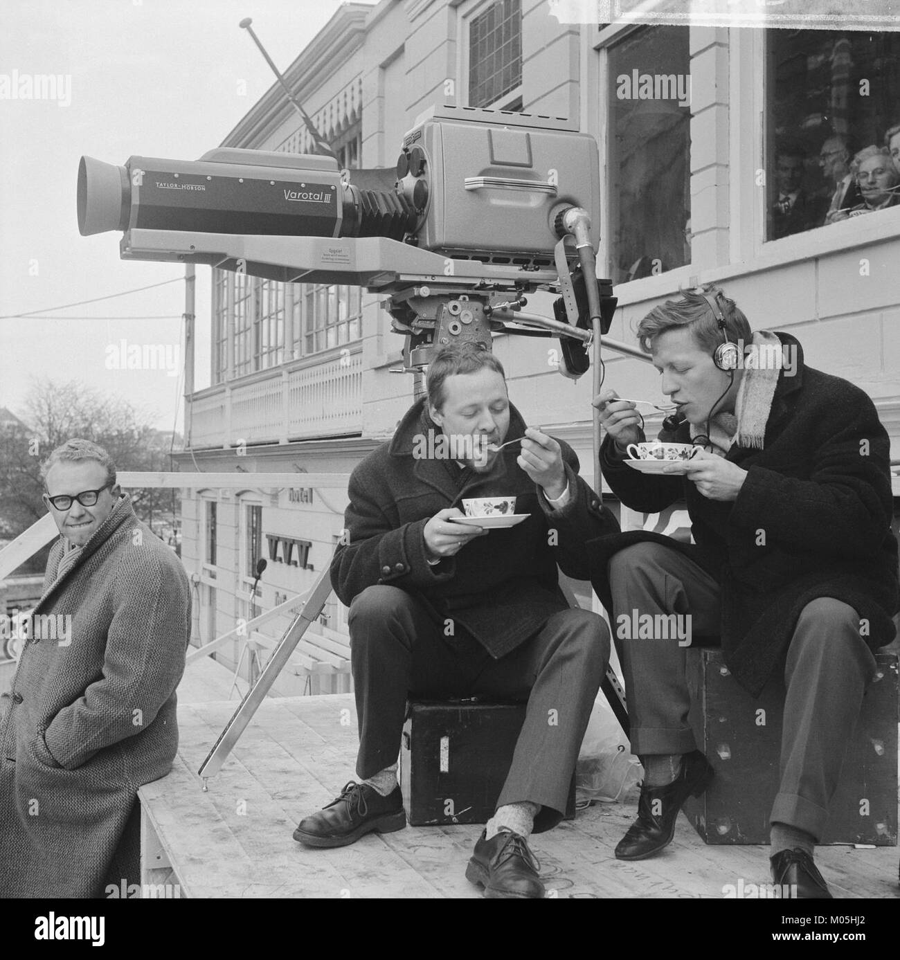 Cameraman cameramen Black and White Stock Photos & Images - Alamy