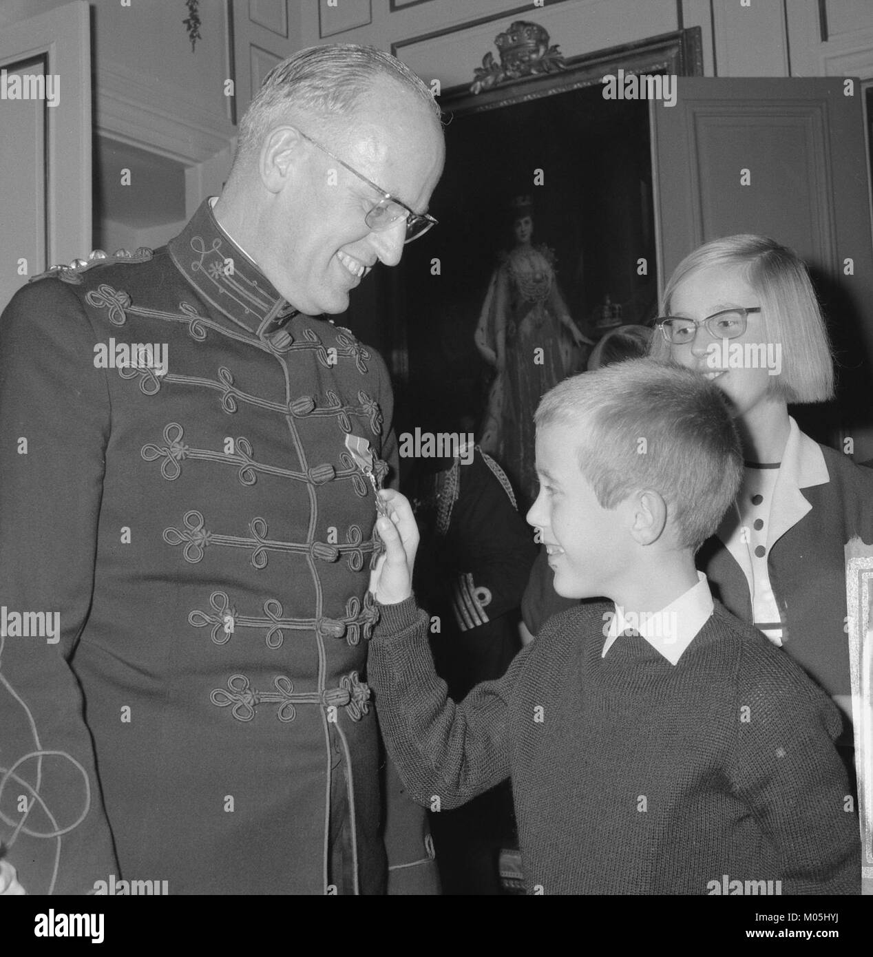 Diplomatic exchanges Black and White Stock Photos & Images - Alamy