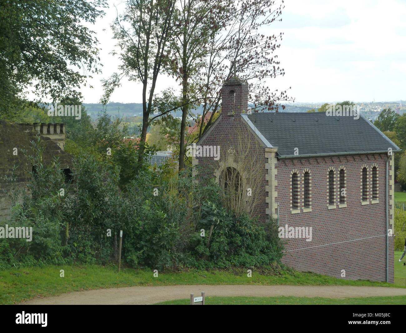 The Cadier en Keer-Kerkhofkapel is a chapel located in Cadier en Keer ...
