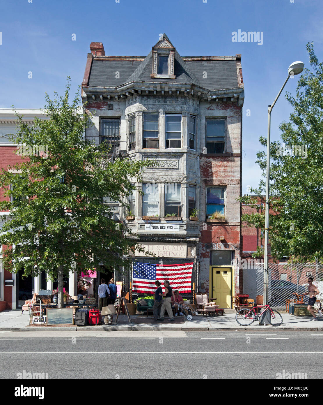 Used furniture hi-res stock photography and images - Alamy