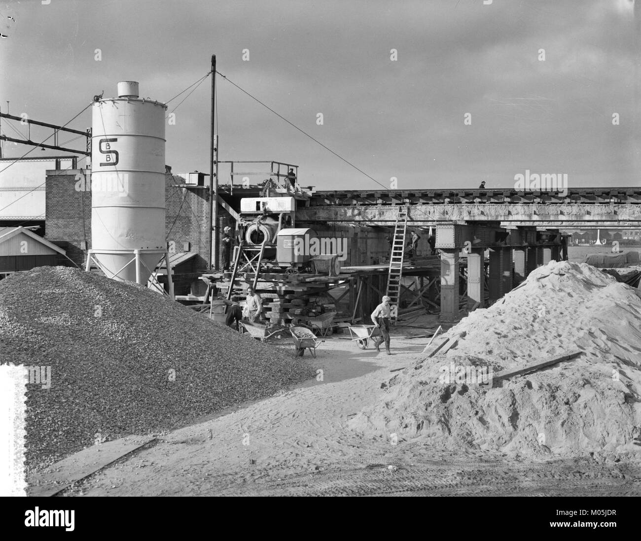 A historical image depicting the construction of a viaduct for the G ...