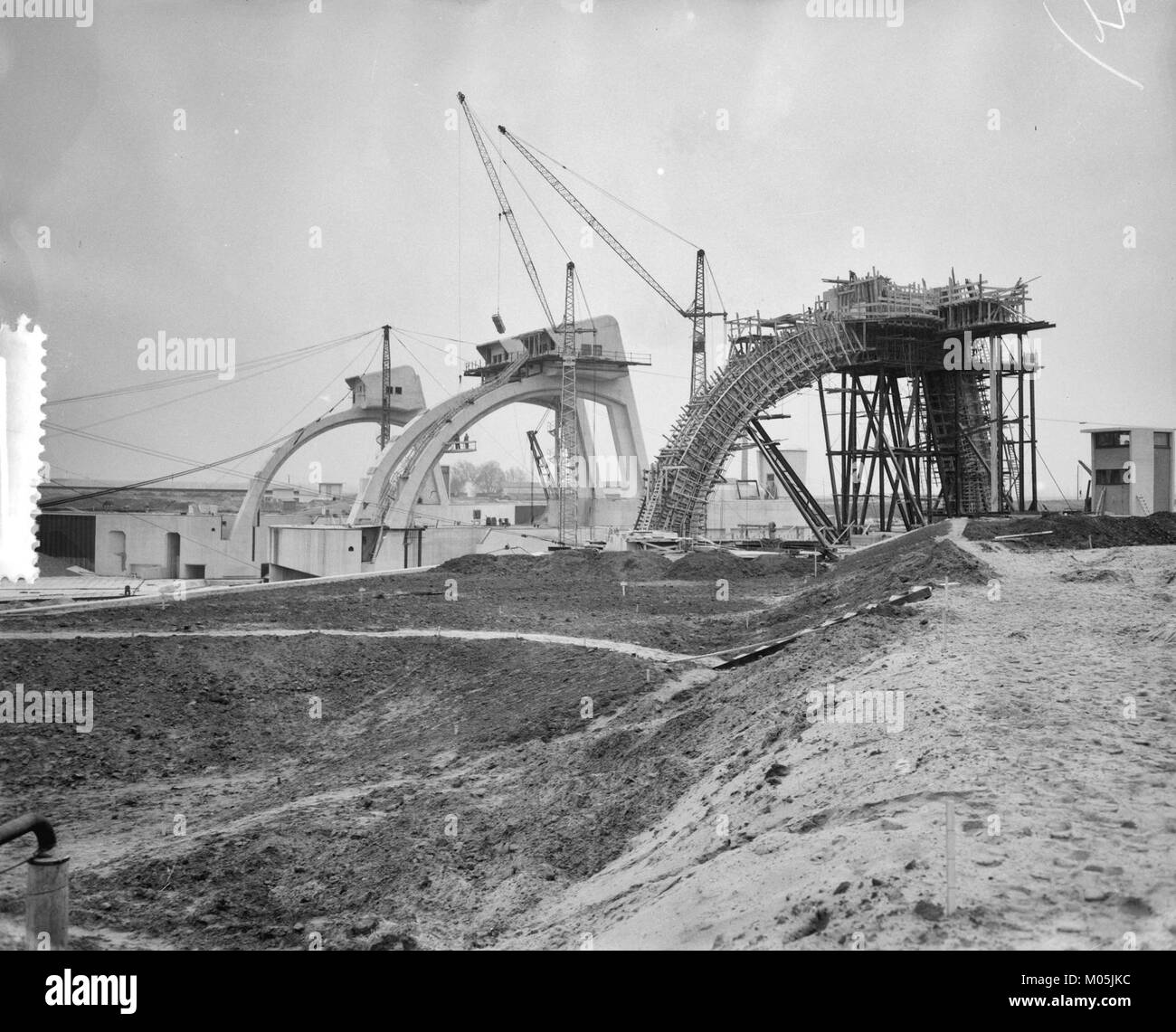 The Lek-Hagestein dam complex in the Netherlands is an important ...