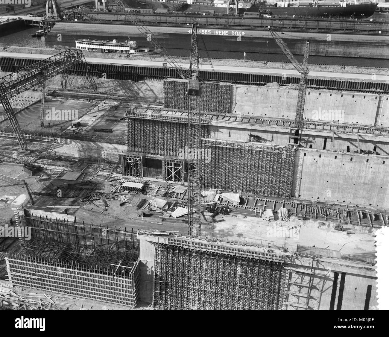 A historical reference to the construction of the largest dock in ...