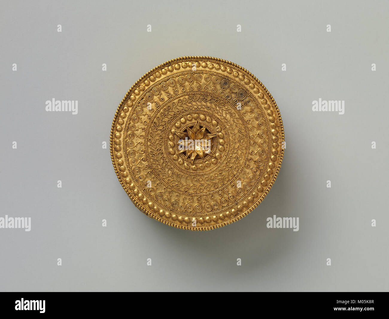 Filigree art hi-res stock photography and images - Alamy