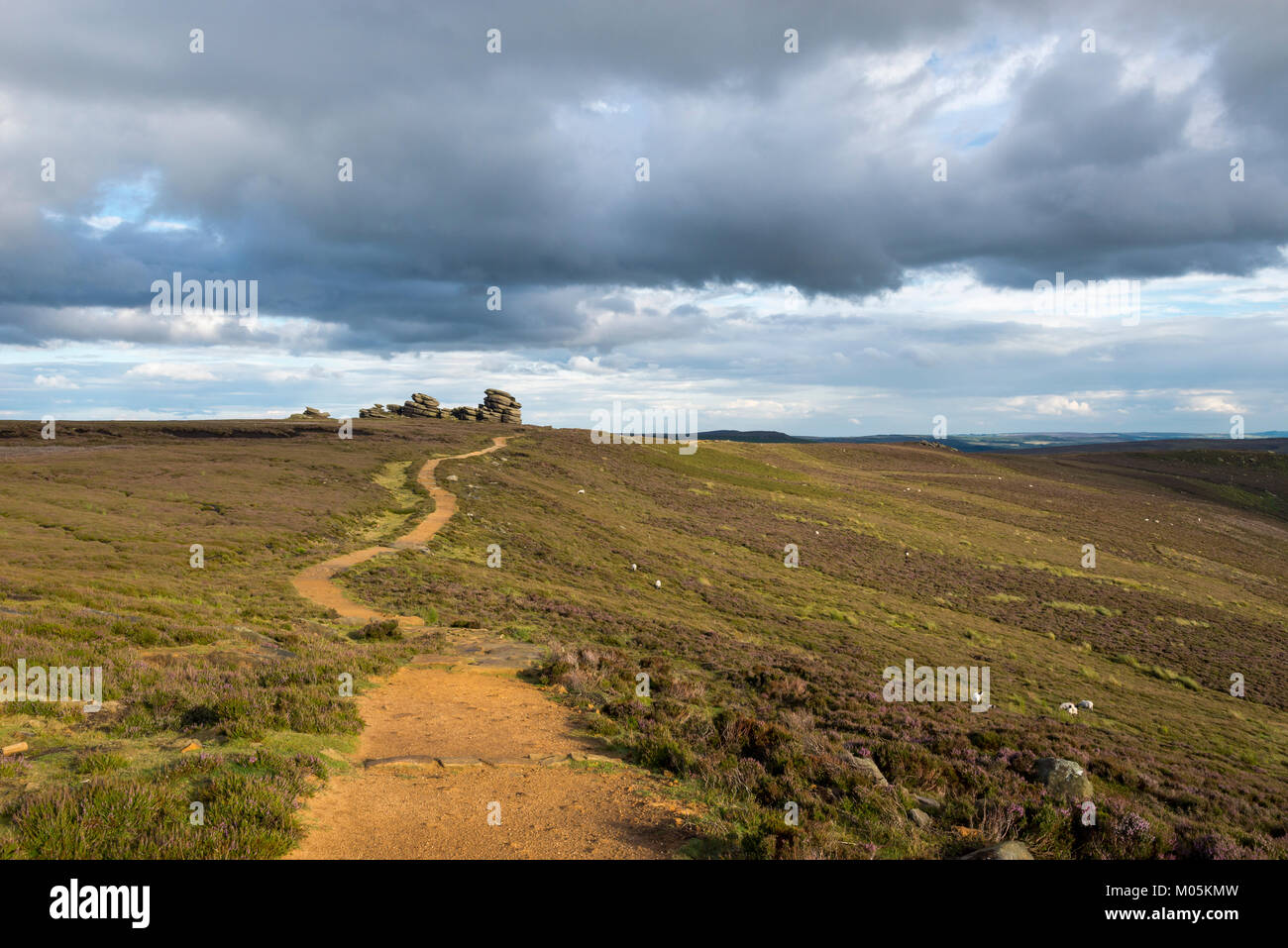 Path to the Wheel Stones on Derwent edge in the Peak District national ...