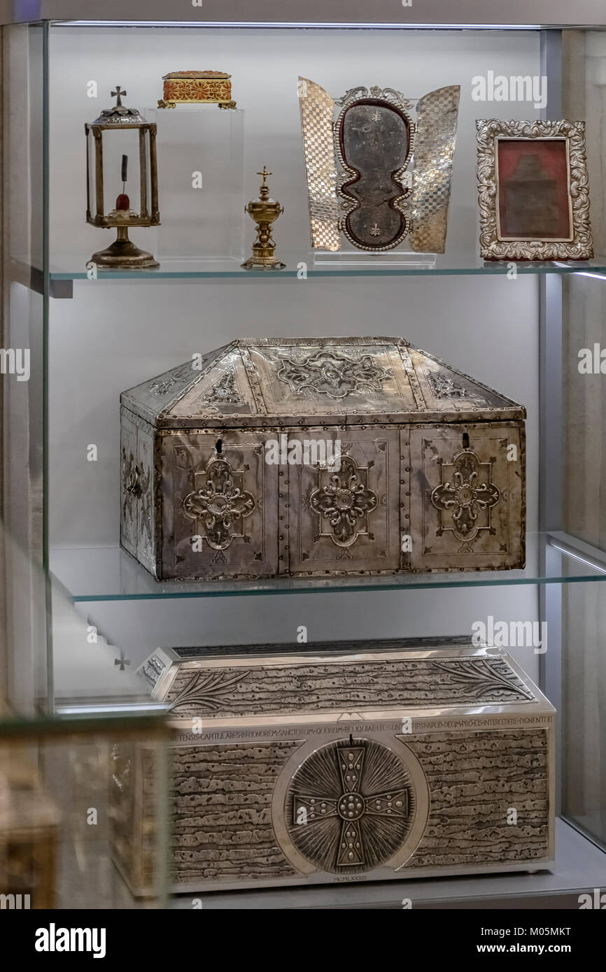Holy relics hi-res stock photography and images - Alamy
